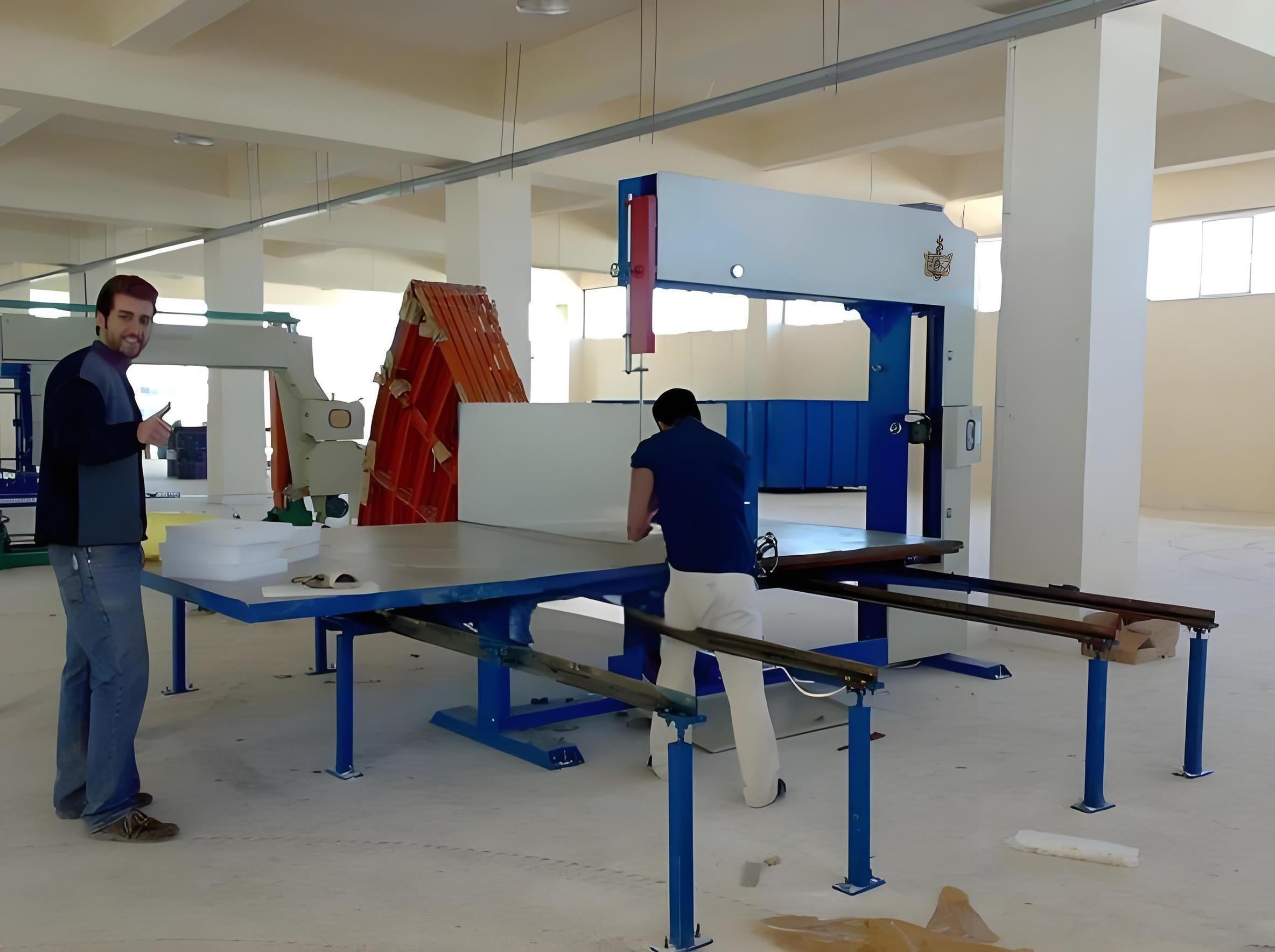 Efficiency Manual Vertical Sponge Cutting Machine Mitsubishi Servo ...